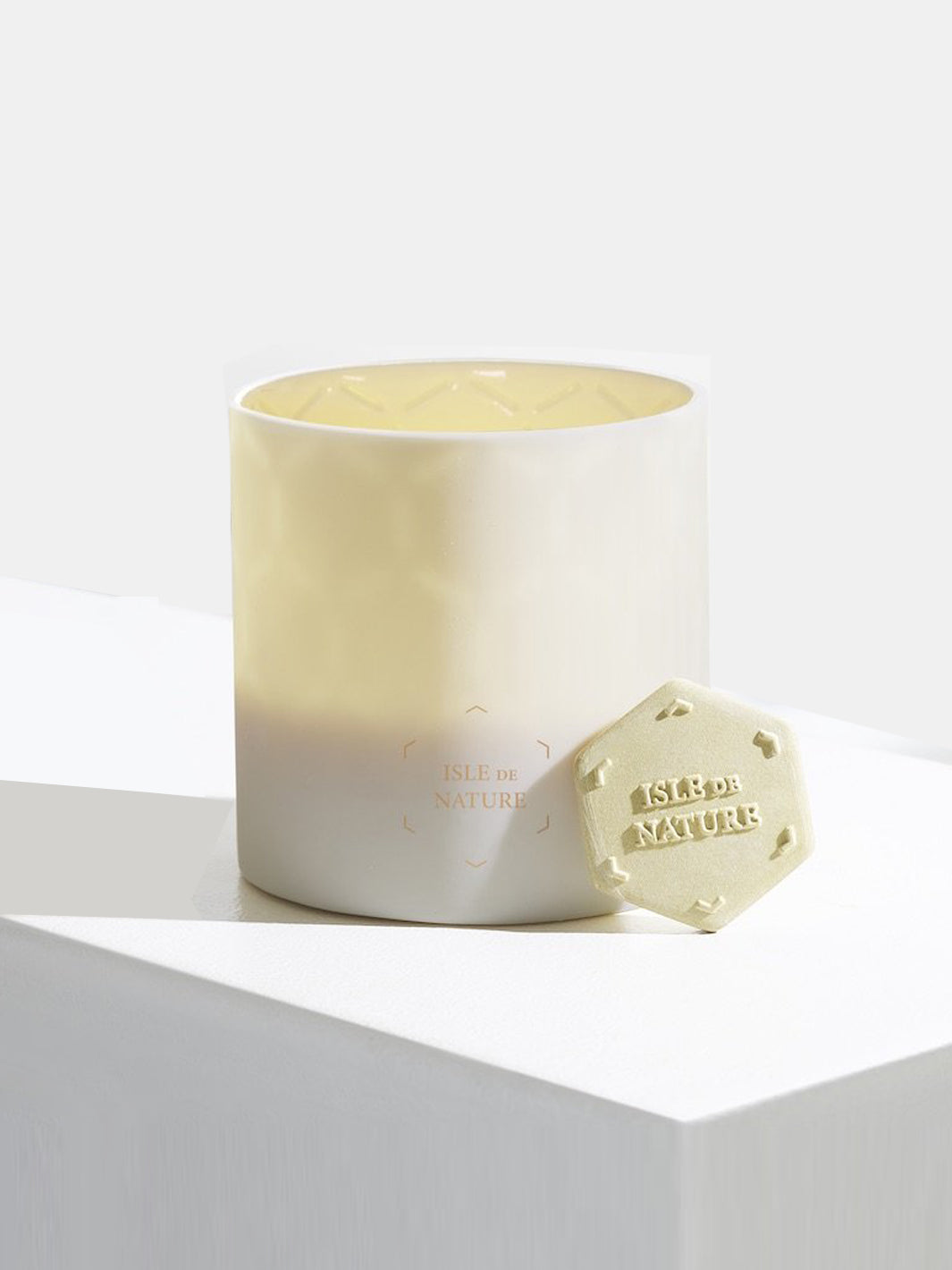 Isle de Nature Pagua Bay Fragrance Luxury Beeswax Candle – Stage